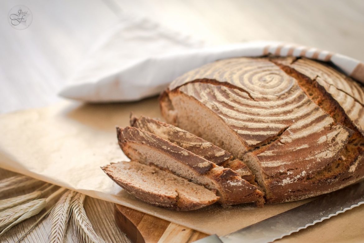 Knuspriges Bauernbrot - wie vom Bäcker | Joyful Food